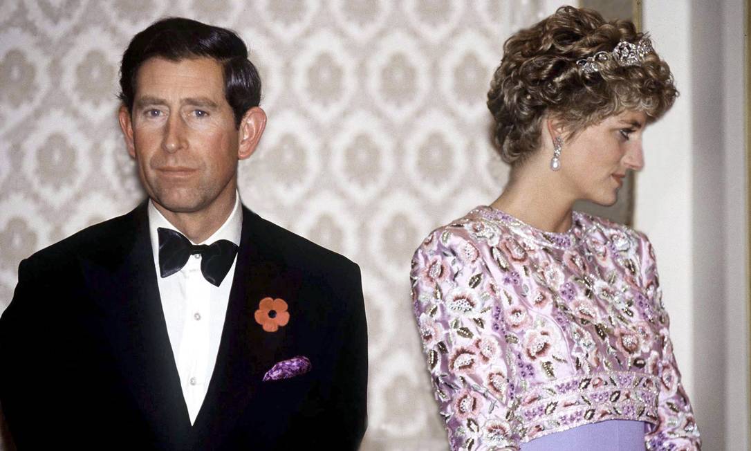 Diana não queria se divorciar de Charles, mas rainha teria feito ...