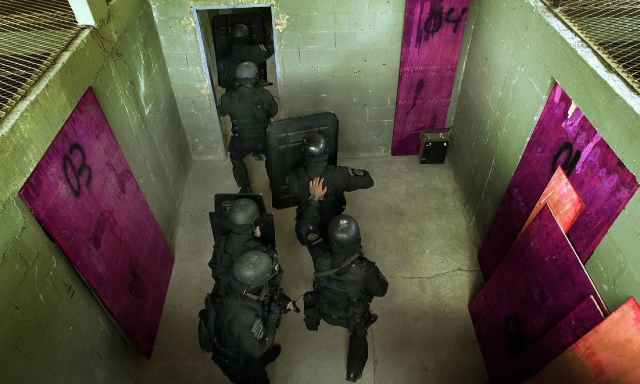 Veja fotos do treinamento da Unidade de Intervenção Tática do Bope ...