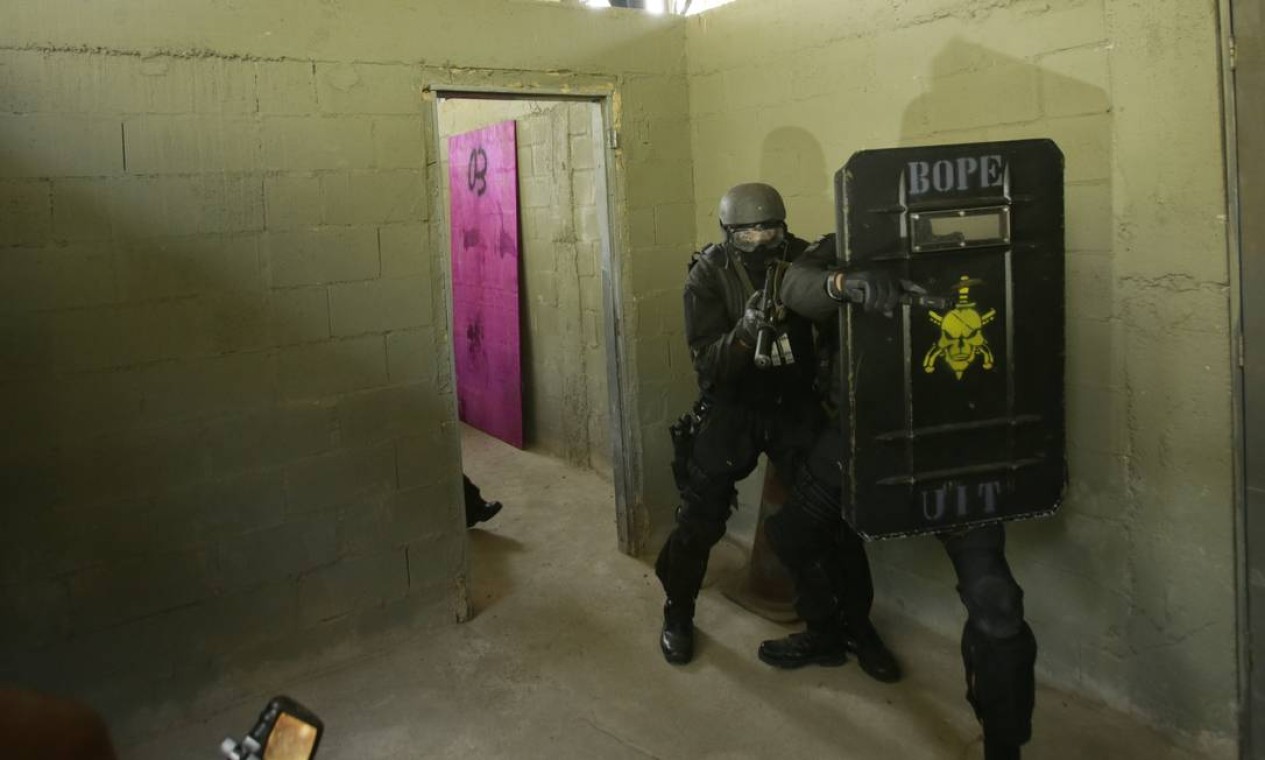 Veja fotos do treinamento da Unidade de Intervenção Tática do Bope ...