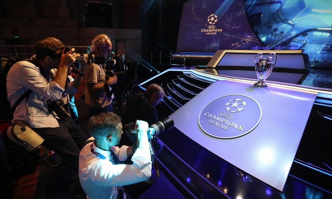 Champions League: Barcelona cai no grupo da morte; veja as chaves ...