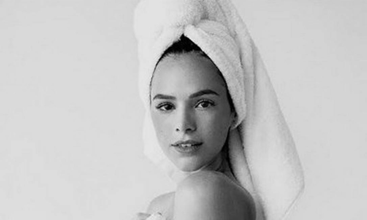 Brasileiros ganham destaque na série de toalha de Mario Testino ...