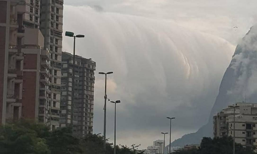 Nuvem de rolo em São Conrado surpreende banhistas e viraliza na ...