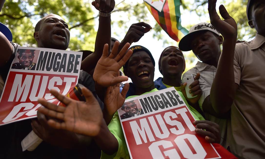 Morre Robert Mugabe, que foi de herói da independência a ditador do ...