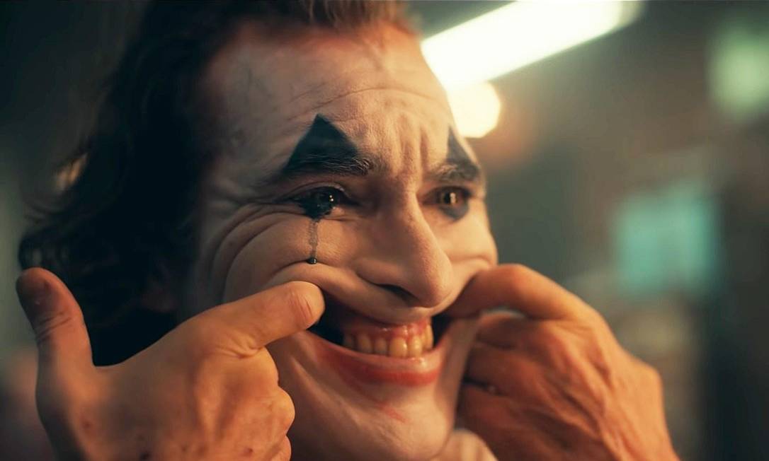 Joaquin Phoenix faz homenagem ao irmão River Phoenix durante discurso ...