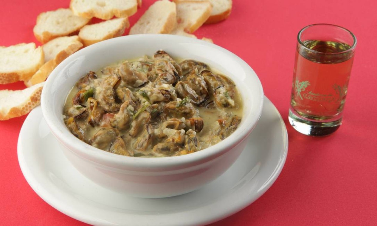 Academia da Cachaça reedita clássicos pelos 30 anos do bar - Jornal O Globo