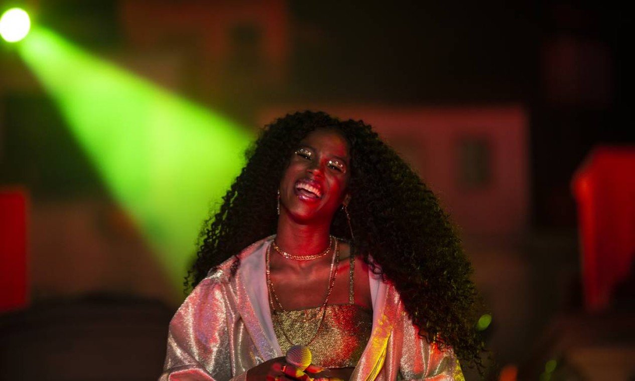 Veja imagens do show da cantora Malía - Jornal O Globo