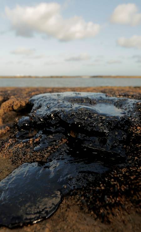 Óleo derramado chega a Salvador e atinge reserva extrativista no ...