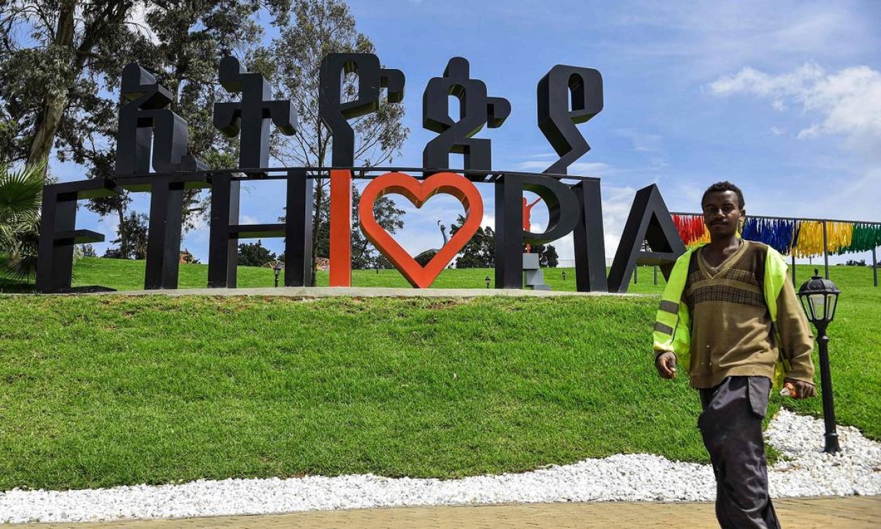 Veja imagens do Unity Park, aberto no lugar do antigo palácio imperial ...