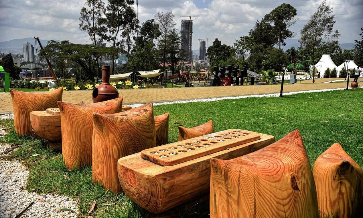 Veja imagens do Unity Park, aberto no lugar do antigo palácio imperial ...