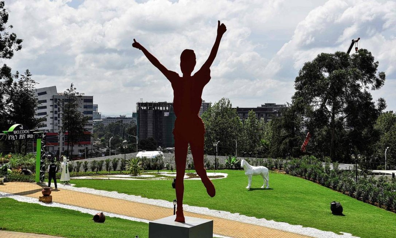 Veja imagens do Unity Park, aberto no lugar do antigo palácio imperial ...