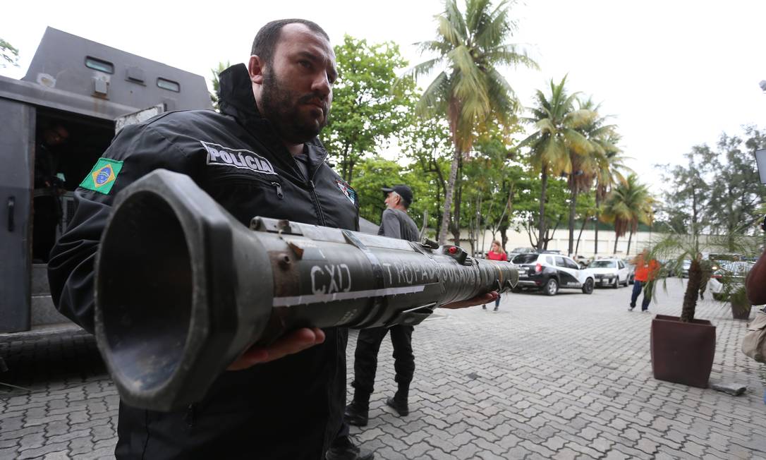 Polícia investiga se lança-rojão apreendido na Baixada foi desviado do ...
