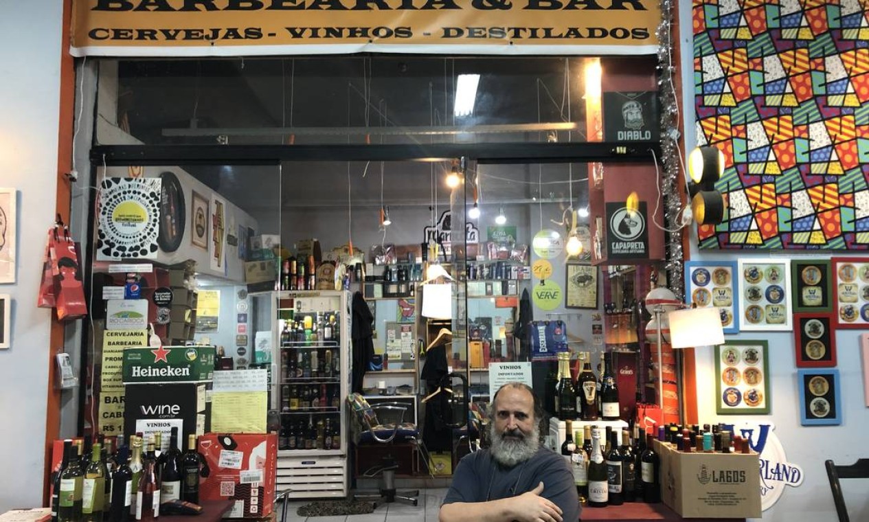 Pé-Sujo: Bar e Barbearia A Súblime, bar, cabelo e bigode - Jornal O Globo