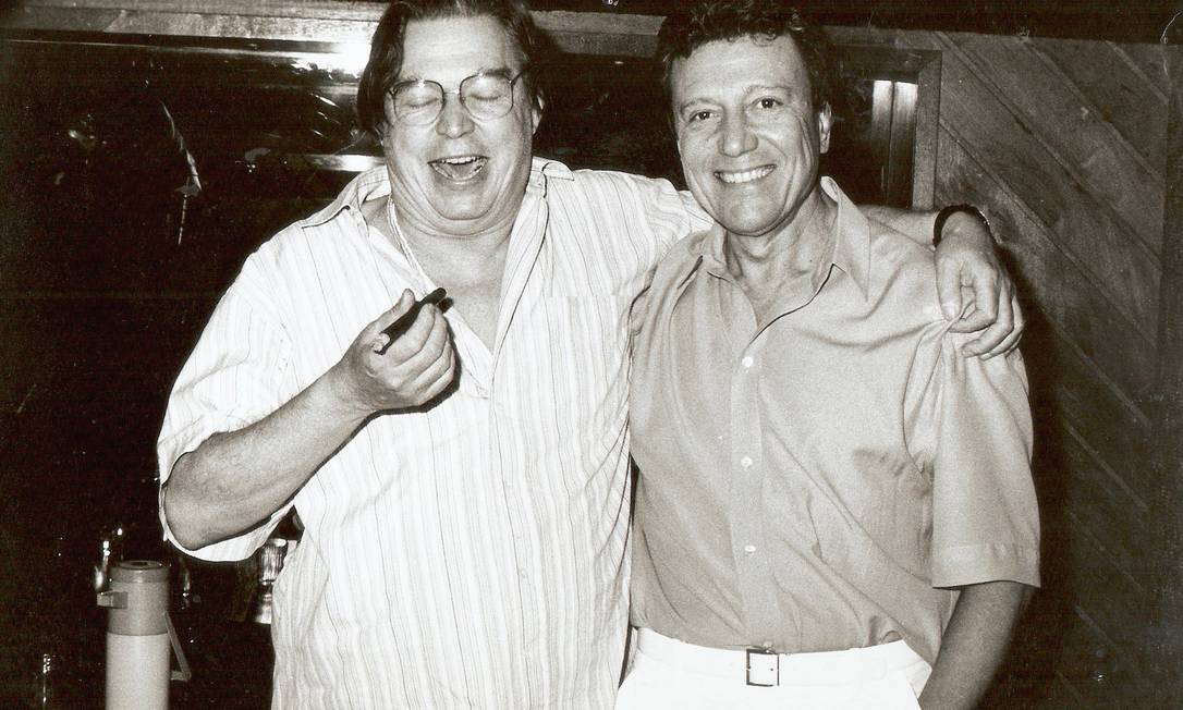 Astro da canção romântica, Silvio Cesar comemora com livro os seus 80 ...