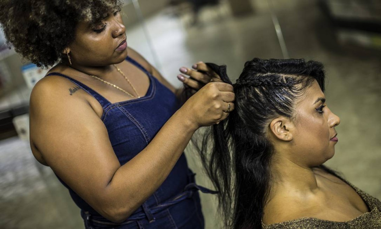 Madureira ganha novo salão dedicado ao cabelo afro - Jornal O Globo
