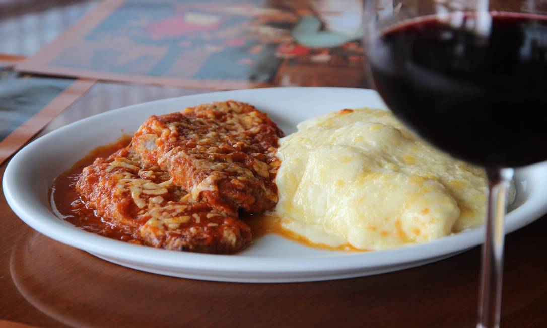 Aprenda a fazer o Scaloppina de Parma com Patatone - Jornal O Globo