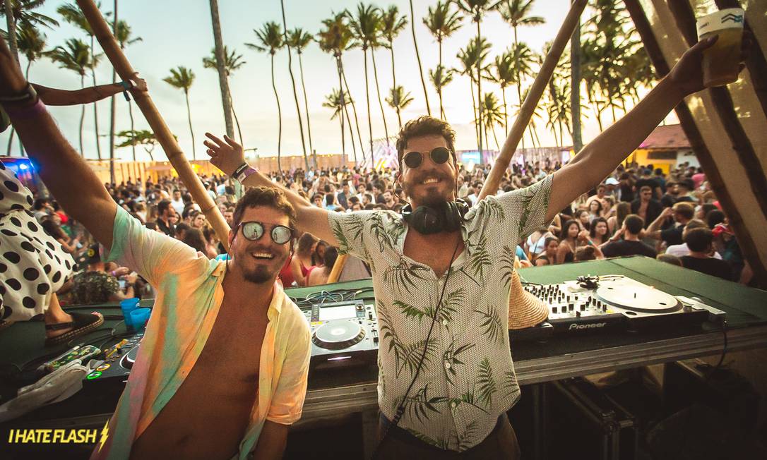 Conheça os DJs gêmeos que fazem sucesso ao misturar eletrônico e MPB em ...