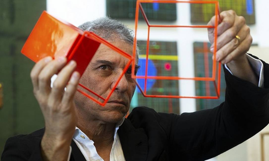 'Artista é igual a erva daninha, sempre resiste', diz José Bechara ...