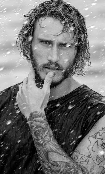 Confira um ensaio exclusivo com o ex-BBB Alan Possamai - Jornal O Globo