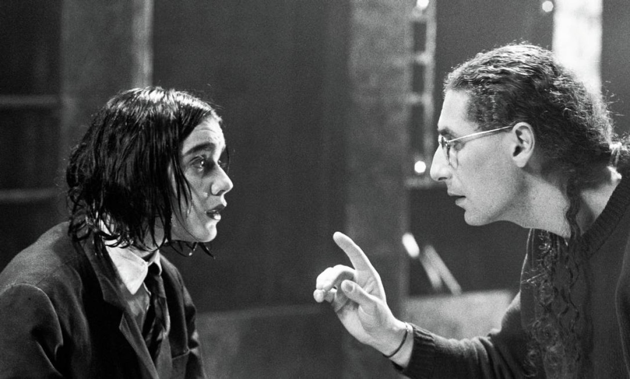 Livro mostra a trajetória de Gerald Thomas a partir dos textos de suas ...