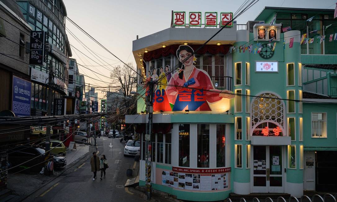 Conheça o bar inspirado na Coreia do Norte que virou uma das grandes ...