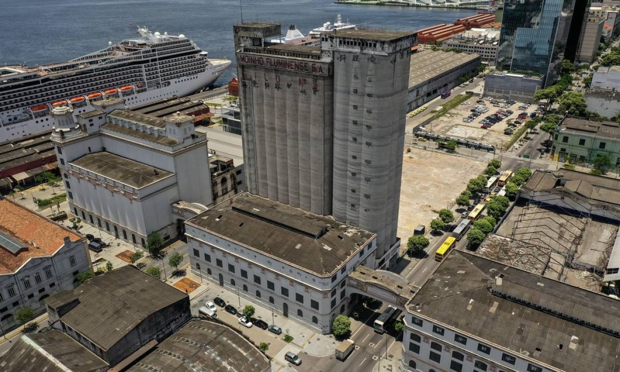 Porto Maravilha: uma área de contraste arquitetônico e social após ...