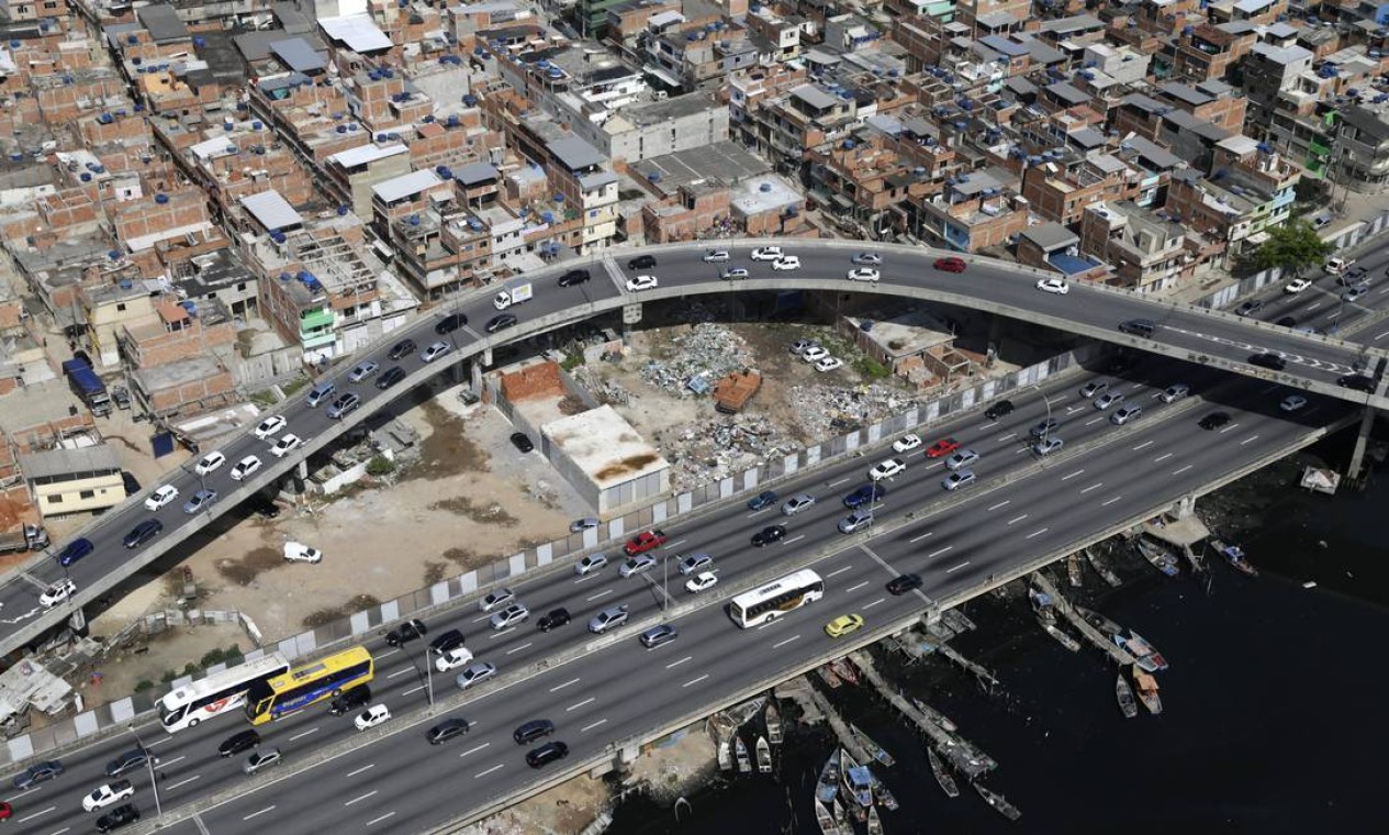 Como o 'vírus de rico' alterou a rotina na favela da Maré - Época