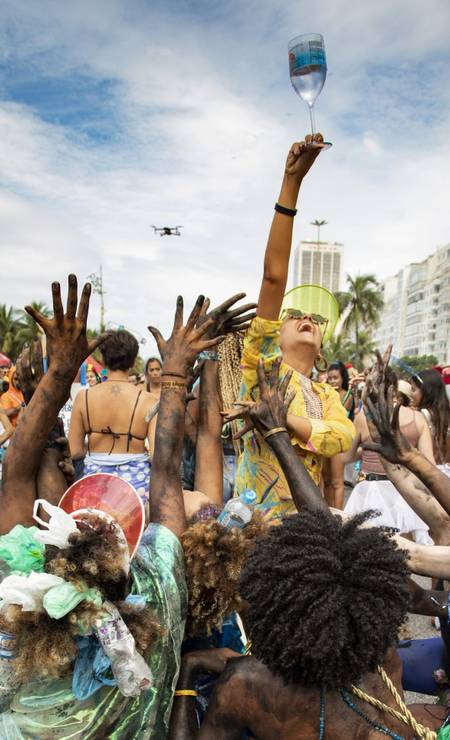 Bloco Virtual critica poluição e qualidade da água em desfile no Leme ...
