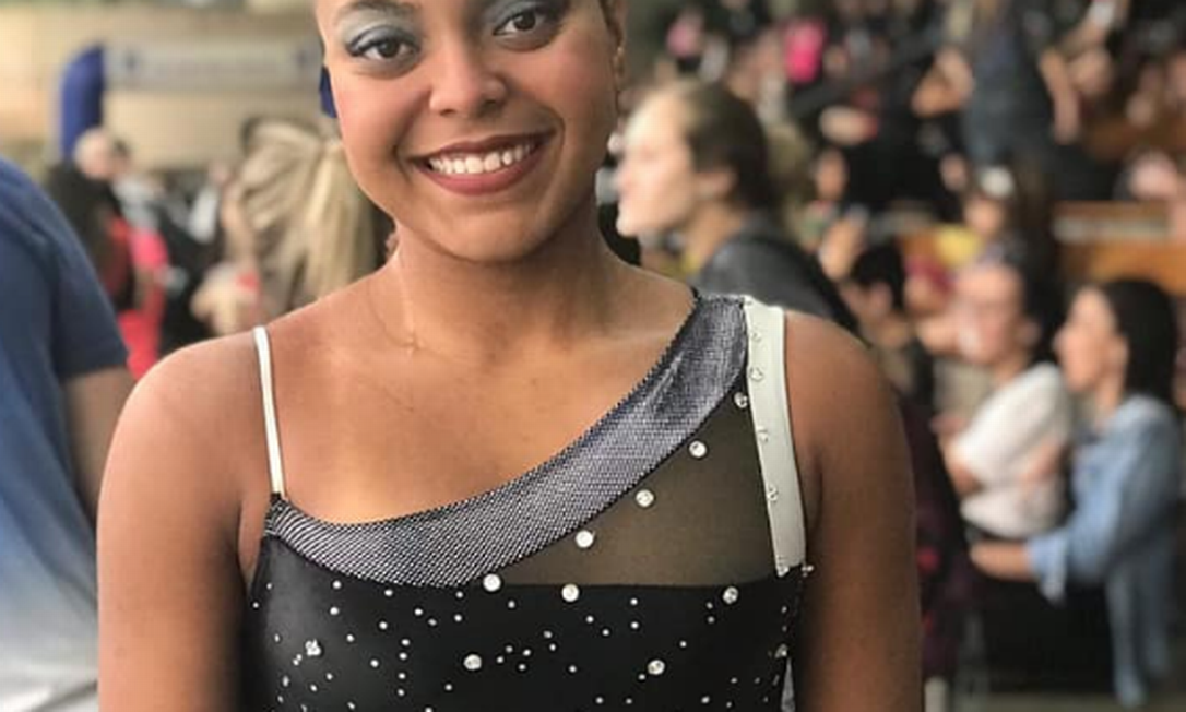 'Sereia' da comissão de frente da Viradouro nadava quando escola foi ...