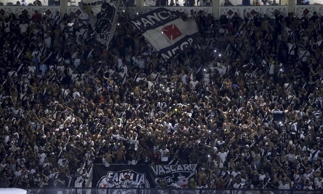 Com São Januário lotado, Vasco enfrenta o Goiás pela Copa do Brasil ...