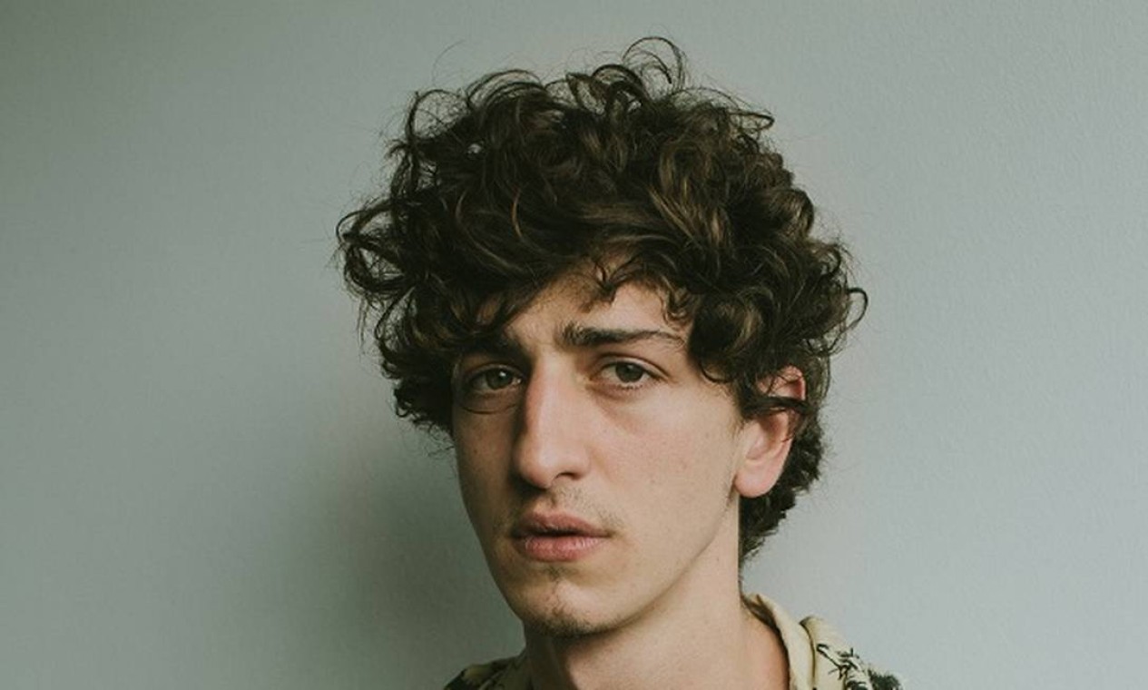 Ator Johnny Massaro volta de Londres e se isola da família - Jornal O Globo