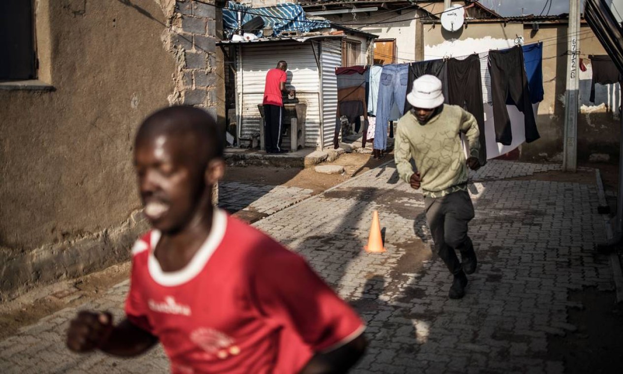 A pandemia e o apartheid: veja como Alexandra, bairro onde viveu ...