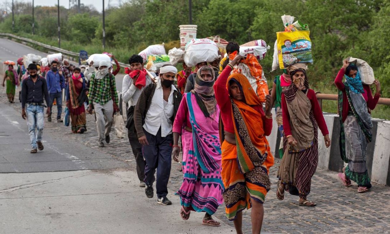 Sem transporte público, trabalhadores migrantes fazem viagens ...