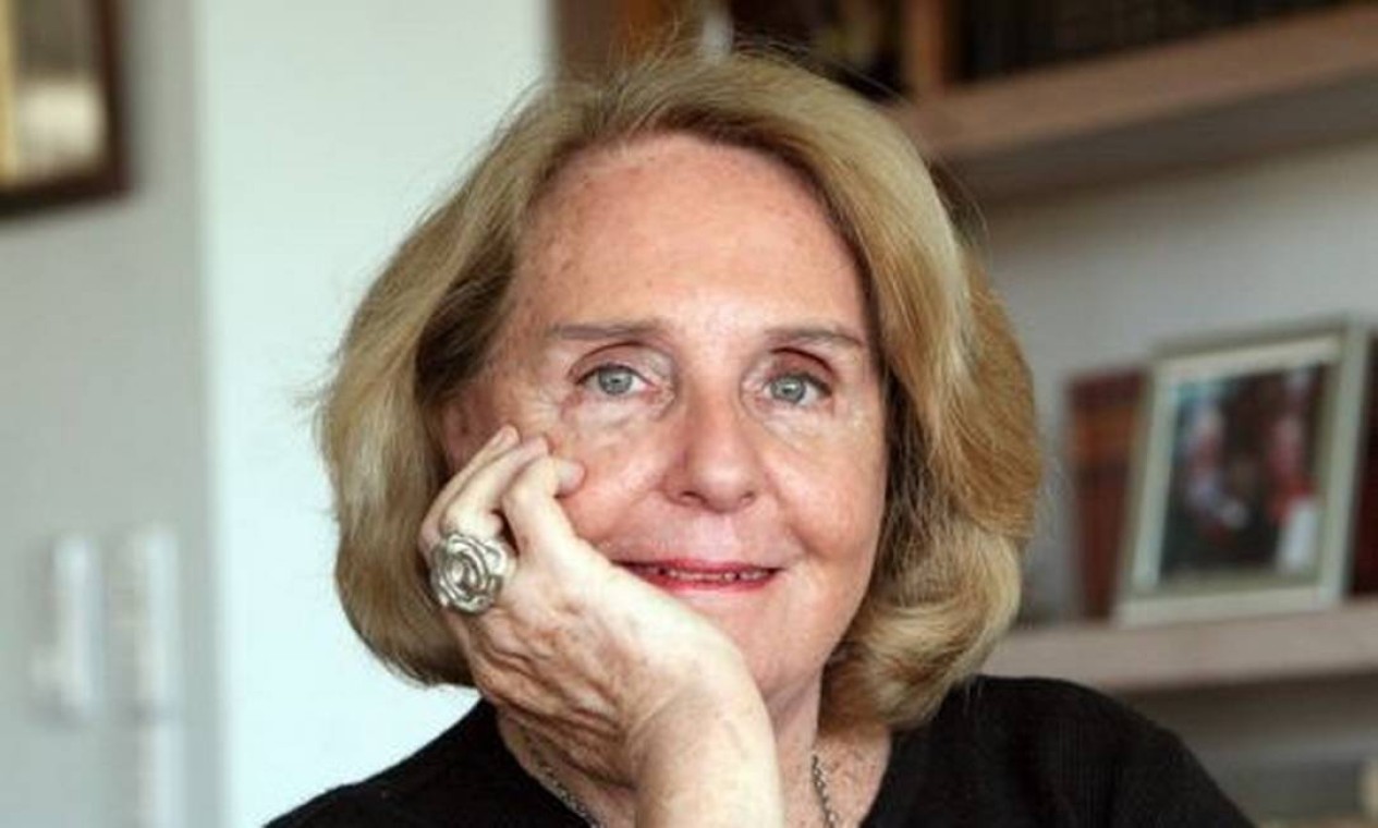 Lya Luft escreve novo livro em meio à pandemia - Época