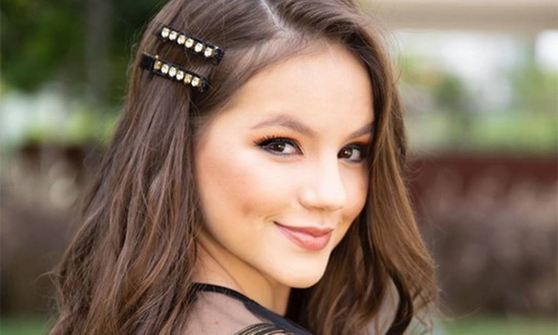 Atriz com seis milhões de seguidores lança aposta de best-seller - Época