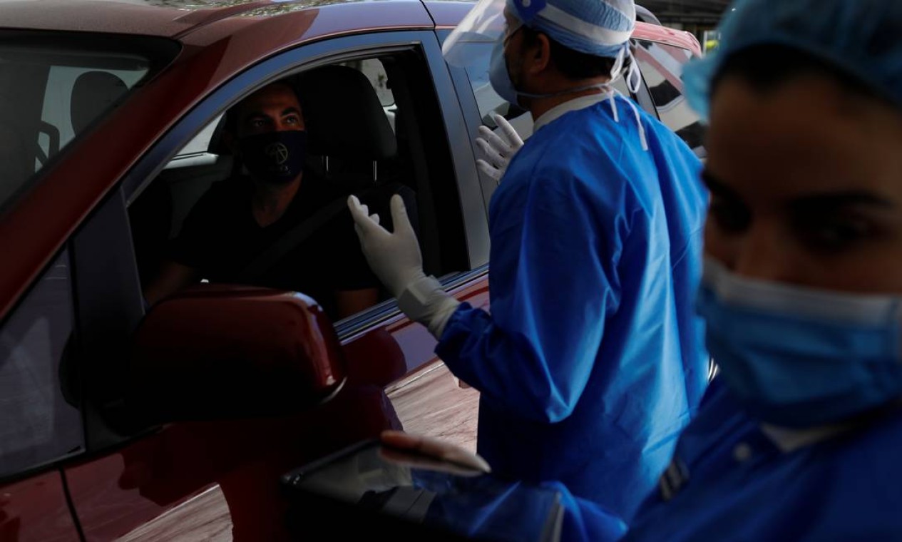 Cirurgião-plástico faz drive-thru de botox na Flórida, EUA - Jornal O Globo