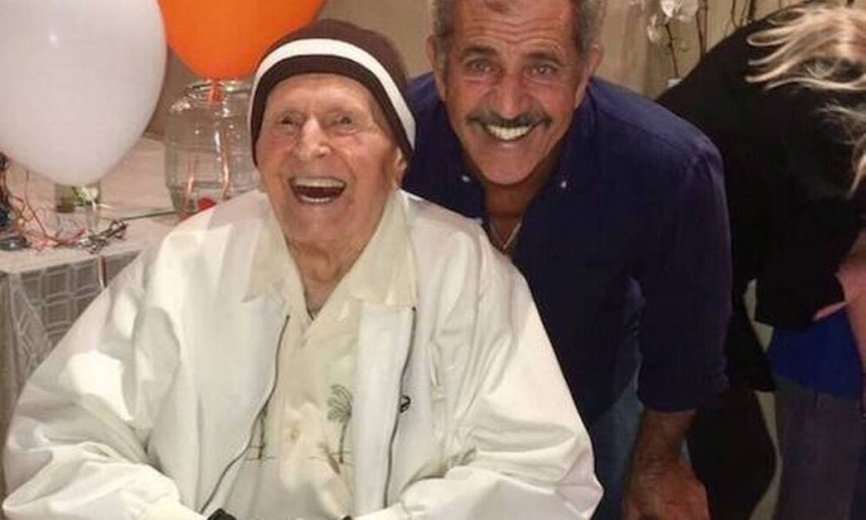 Pai do astro Mel Gibson e católico ultraconservador, Hutton Gibson ...