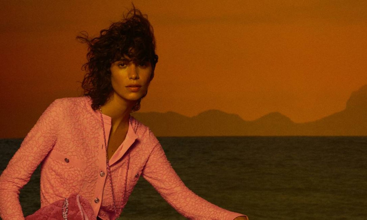 Em meio à pandemia do novo coronavírus, Chanel apresenta coleção Cruise ...