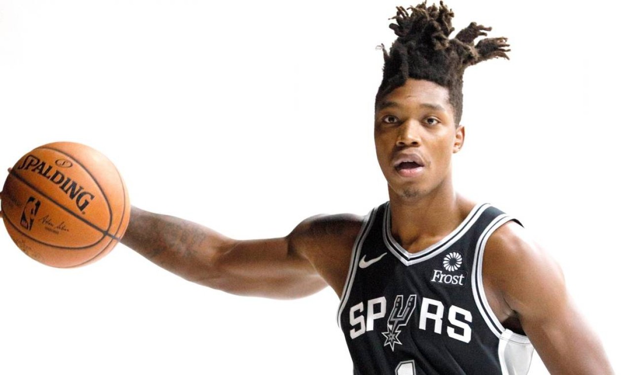 NBA: Promessa do San Antonio Spurs revela ter sido abusado sexualmente ...