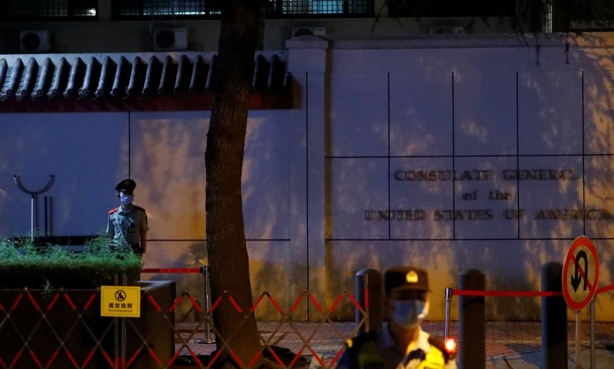 China fecha consulado dos EUA em Chengdu em retaliação a Trump - Jornal ...