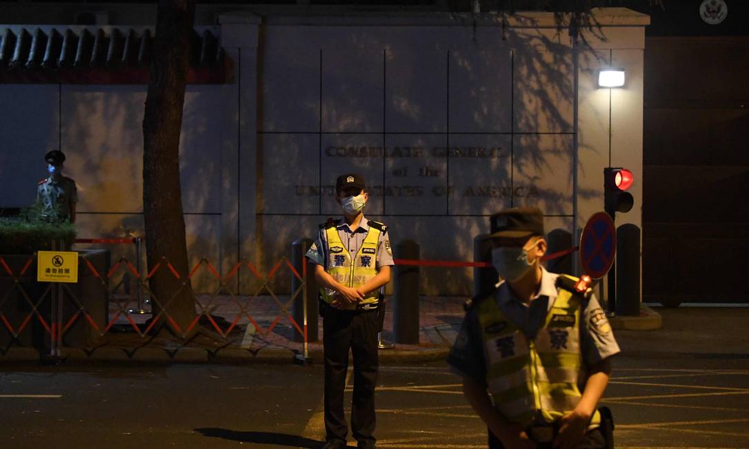 China fecha consulado dos EUA em Chengdu em retaliação a Trump - Jornal ...