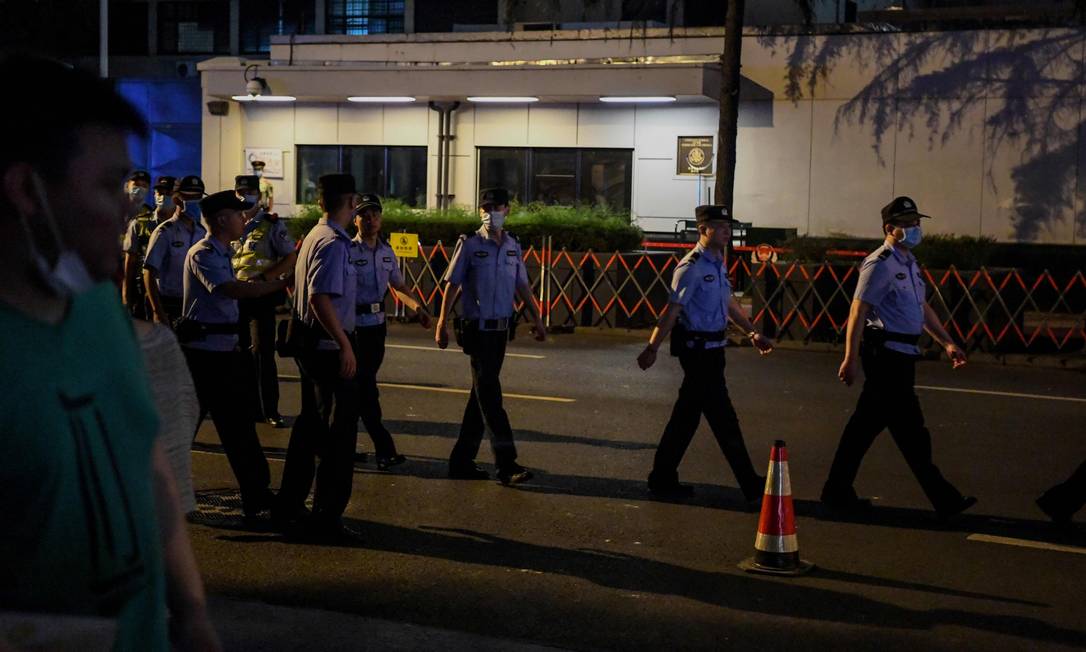 China fecha consulado dos EUA em Chengdu em retaliação a Trump - Jornal ...