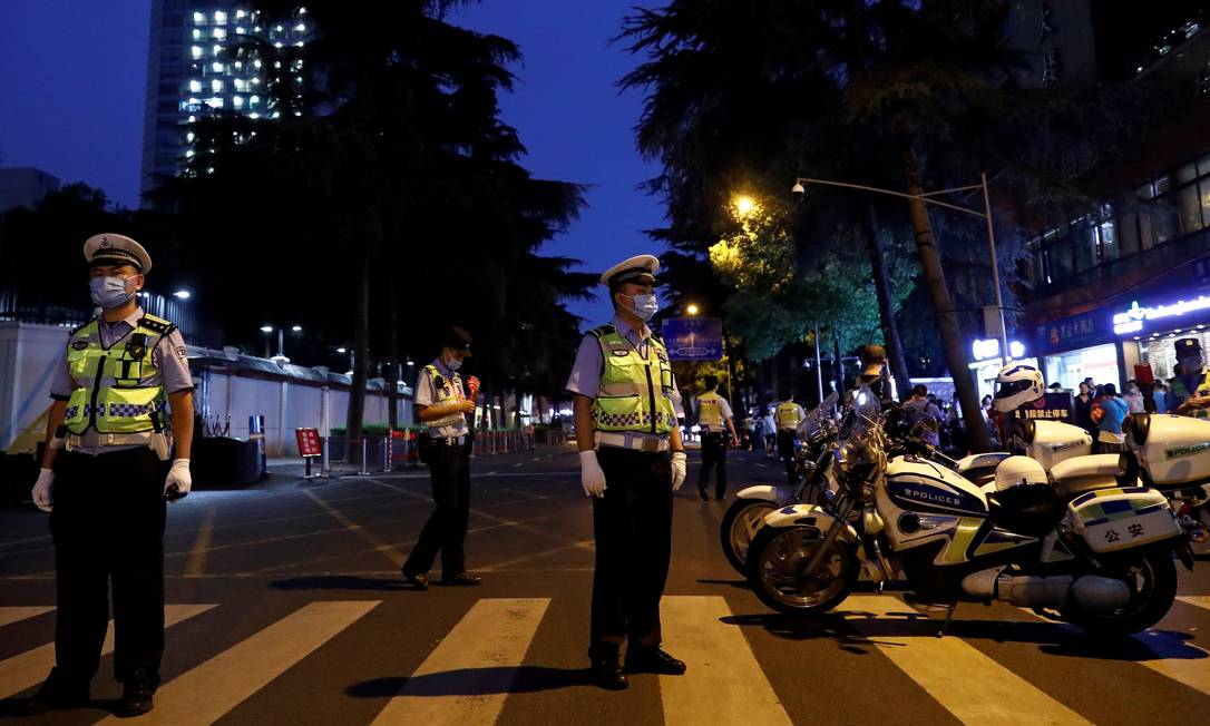 China fecha consulado dos EUA em Chengdu em retaliação a Trump - Jornal ...