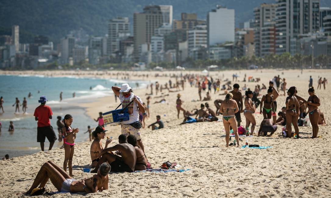 Covid-19: Cariocas ignoram proibições nas praias durante pandemia ...