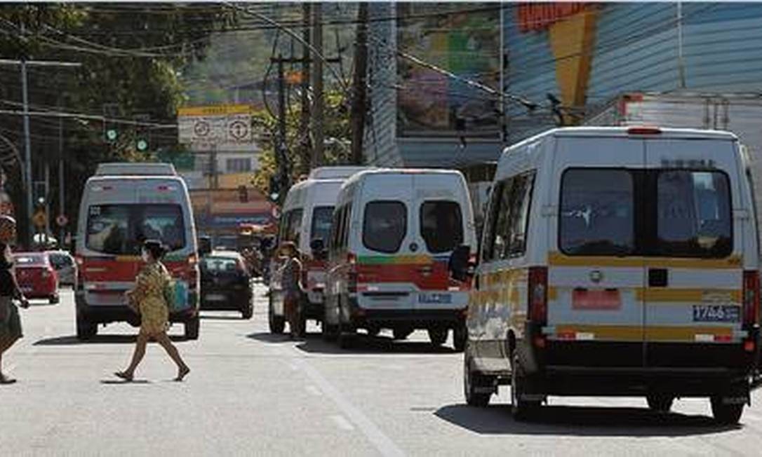 Após ônibus ‘sumirem’, vans se multiplicam na Zona Oeste do Rio ...