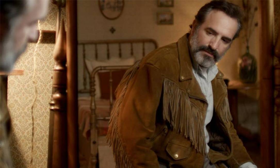 Crítica de ‘Deerskin: estilo matador’, com Jean Dujardin - Jornal O Globo