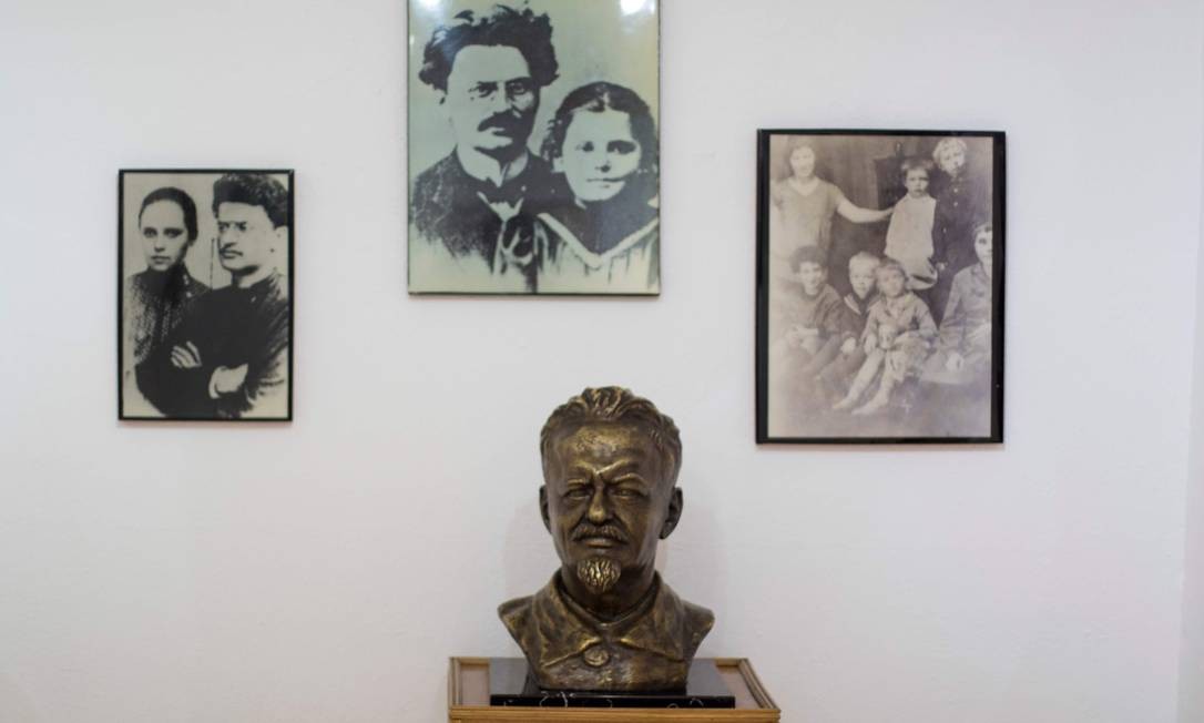 Morte de Trotsky completa 80 anos; veja imagens da casa, transformada ...