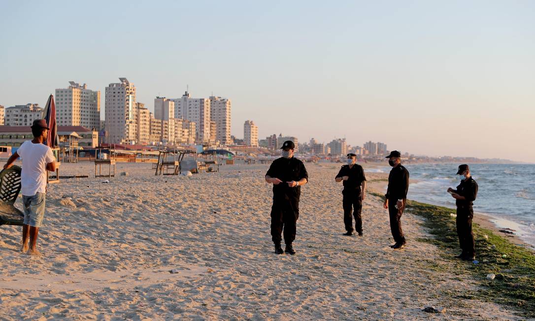 Gaza decreta confinamento e toque de recolher para conter primeiros ...