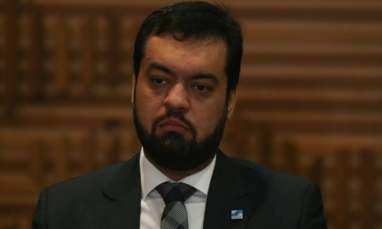 Saiba quem é Cláudio Castro, que assume o governo do Estado do Rio ...