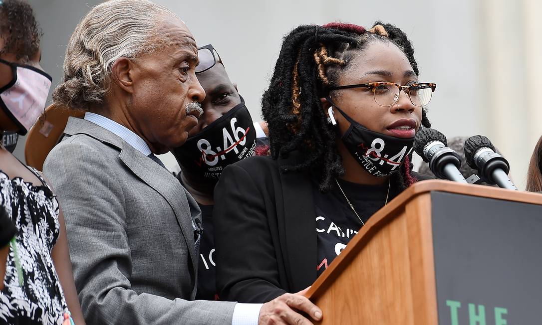 Policiais retiram algemas de Jacob Blake e deixam hospital onde ele ...