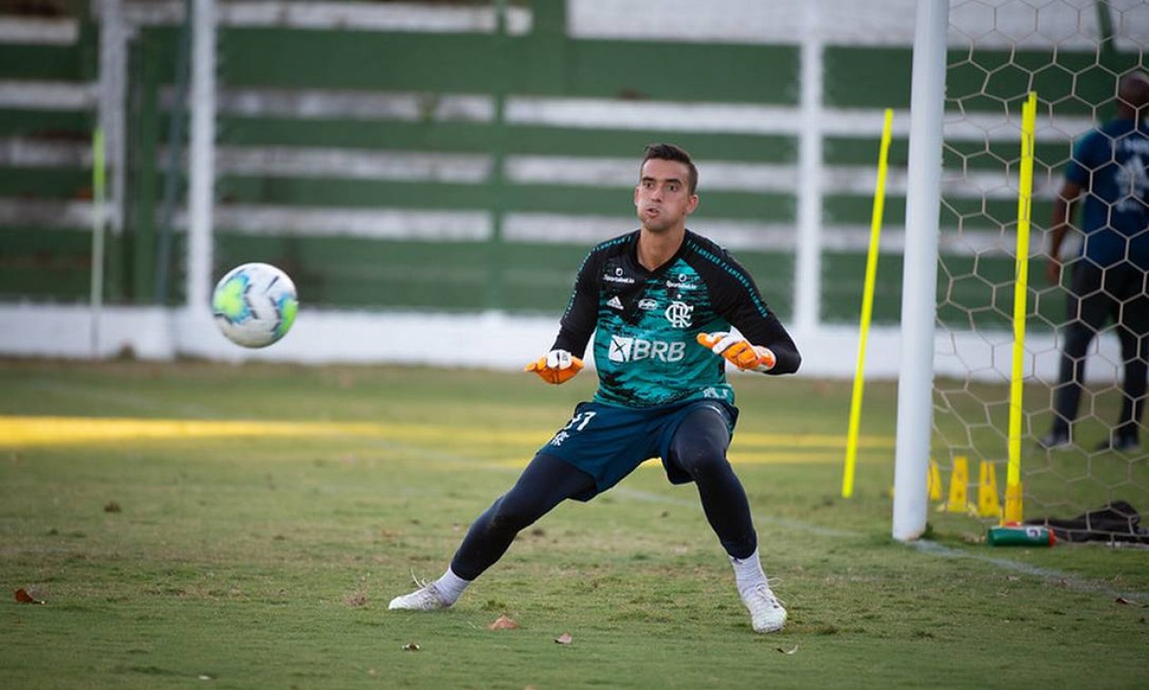 César volta a ser bombeiro do Flamengo na Libertadores e pode fazer ...